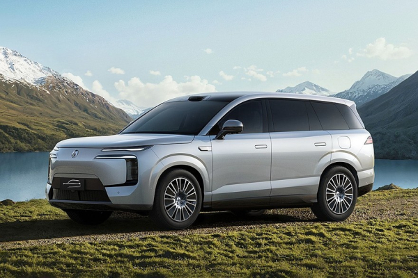 Кроссовер Denza N8L от BYD: первое фото салона и дата премьеры